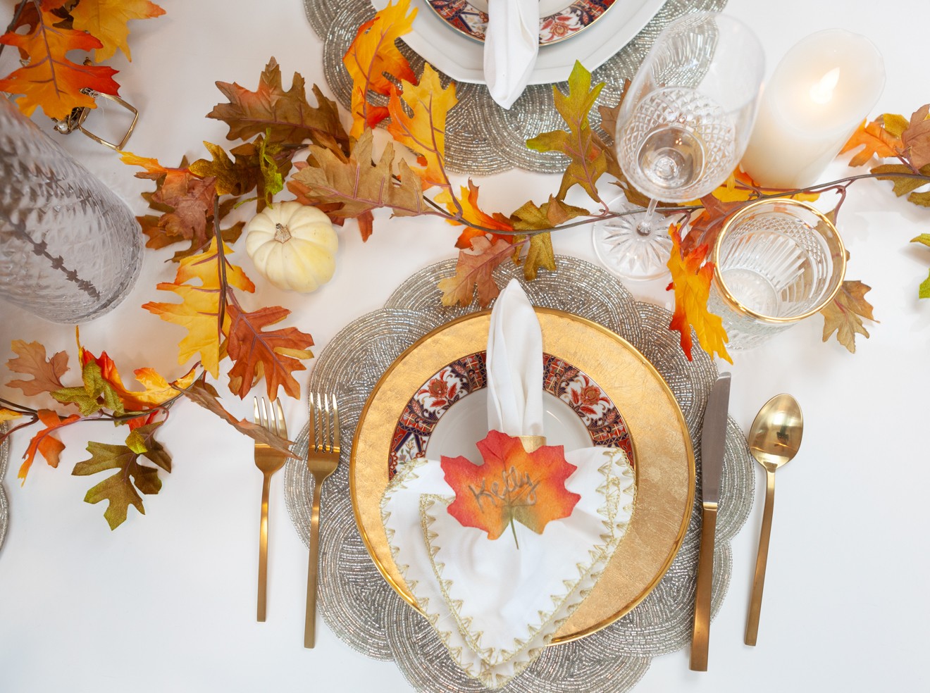 How to Create an Elegant Thanksgiving Table Setting - Laura Lily