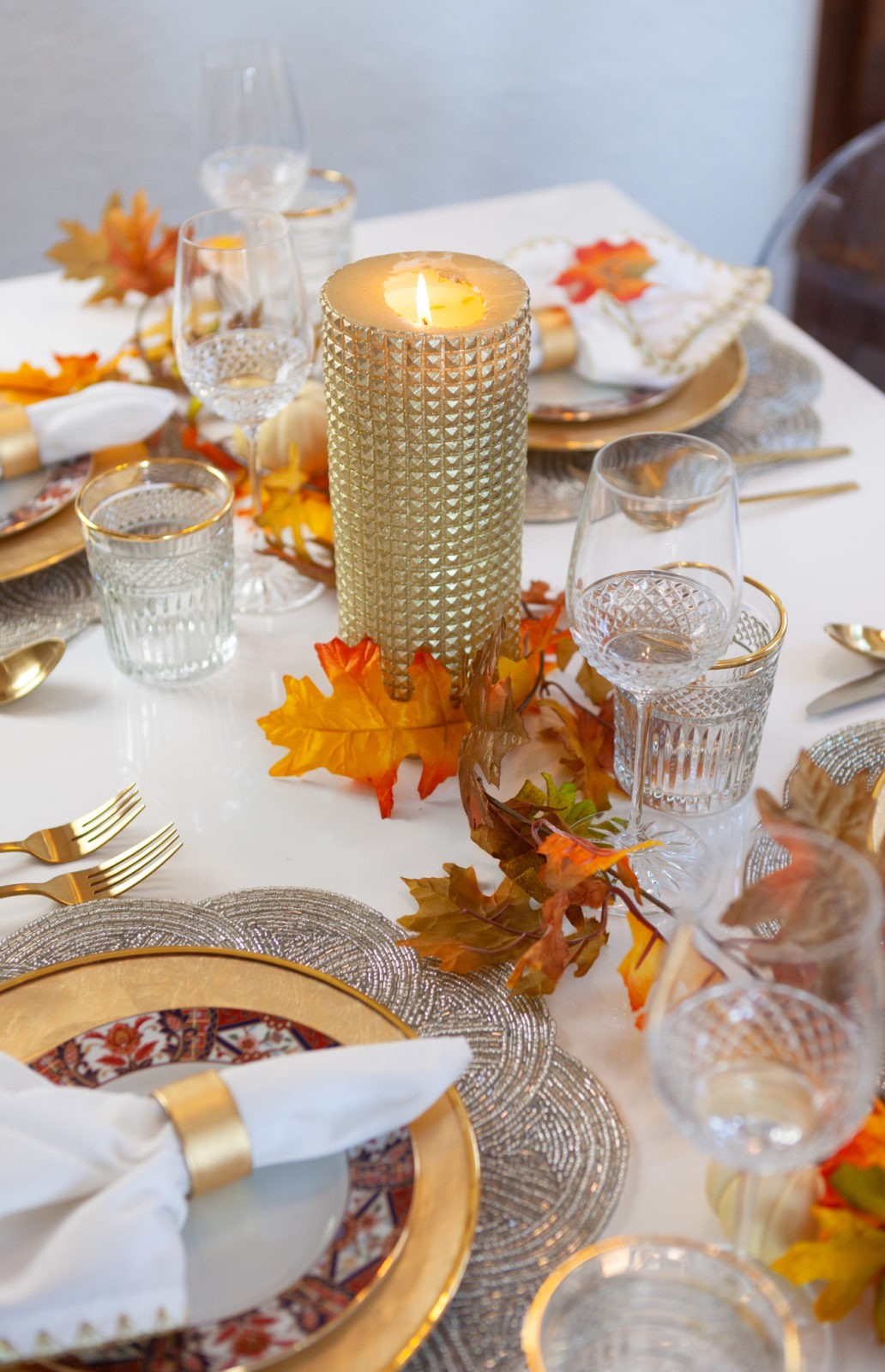 How to Create an Elegant Thanksgiving Table Setting - Laura Lily